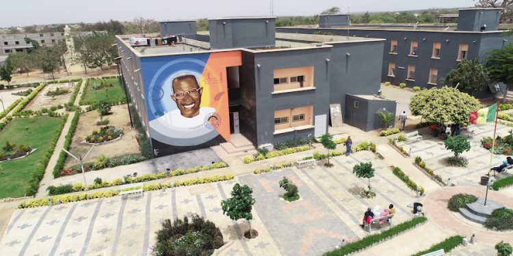 Thiès : Macky Sall inaugure le campus pédagogique de l'université Iba ...